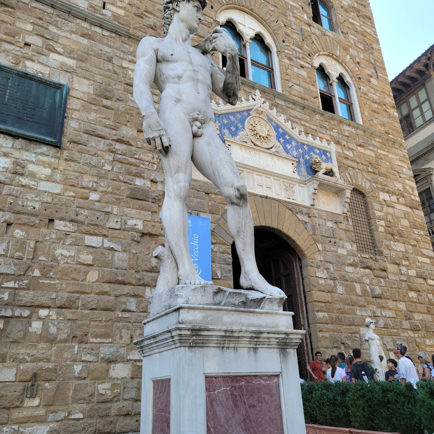 Replica of statue of David - Réplica de estatua renacentista en Piazza ...